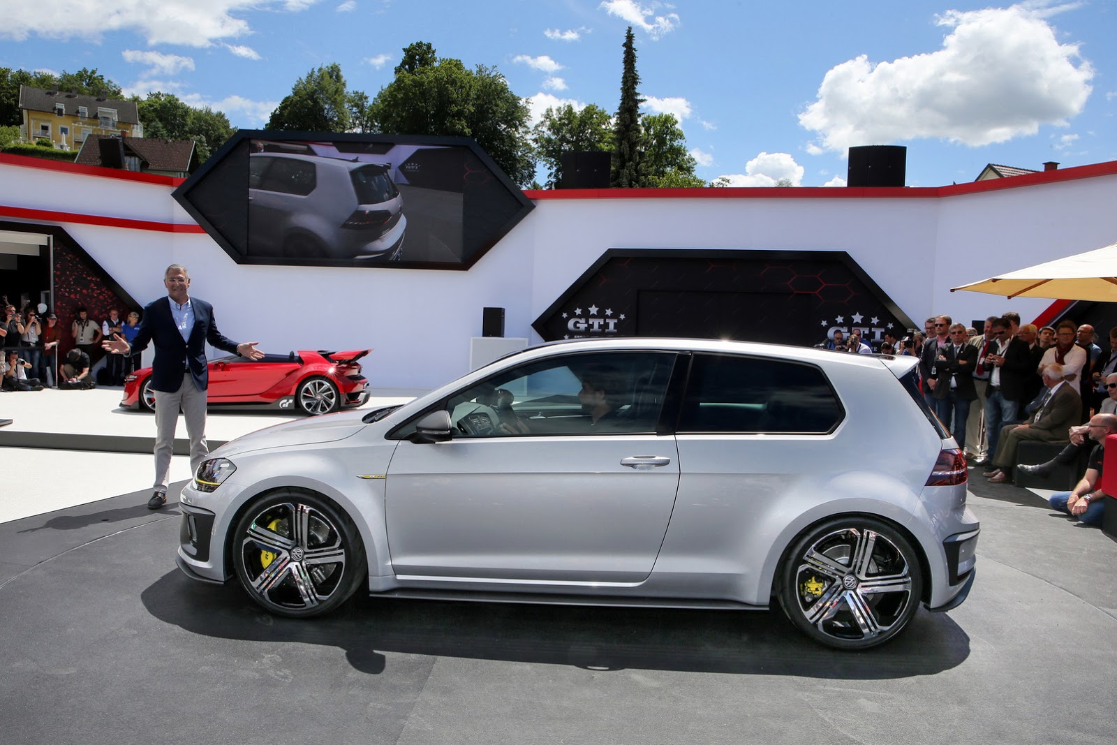 VW Golf R 400 Concept to Pass Through LA Show As it Heads for Production