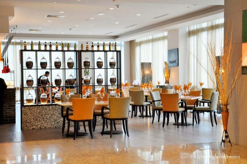 CHASING FOOD DREAMS: Sirocco, Holiday Inn Melaka: Authentic Italian ...