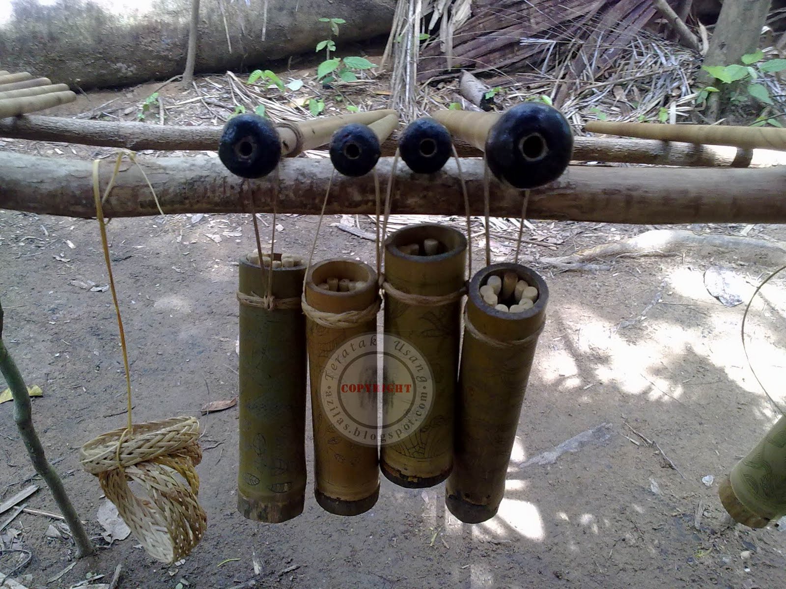 sekali pensil diraut, di sini tintaku tumpah, di sini aksara bermadah ...