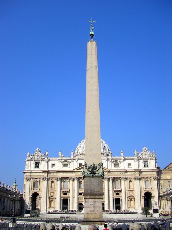 El templo de Seshat: Los obeliscos, rayos de sol en piedra