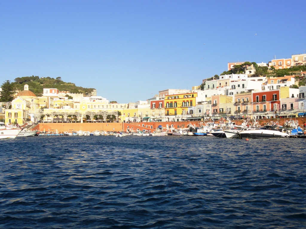 BLU AUBERGINE: ESCAPES: Isola di Ponza, Italy -- Part 2, Eating on the ...
