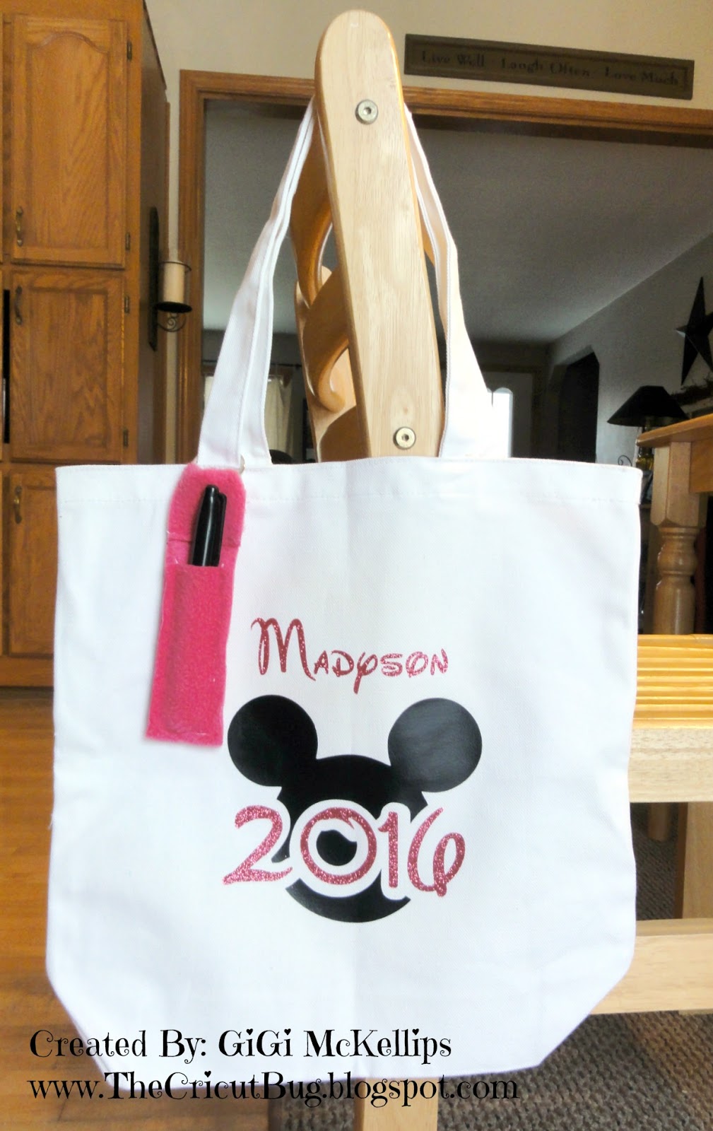 The Cricut Bug: Disney Autograph Bags