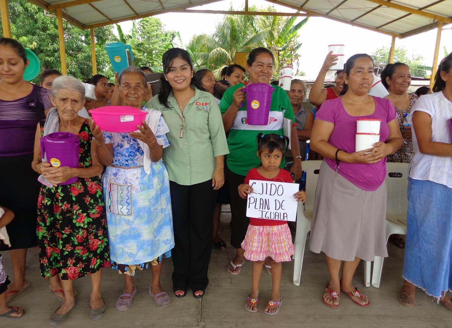 Dif Huehuetán recorre comunidades festejando el Día de la Madres ~ GIP