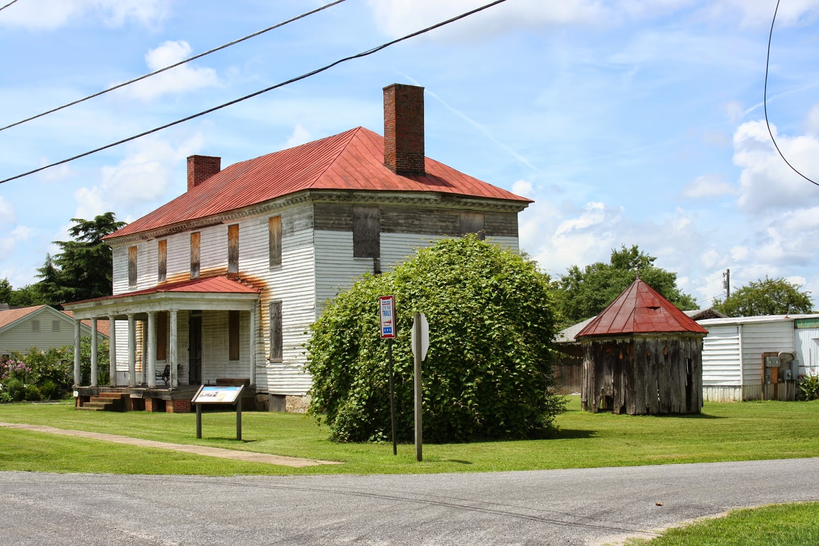 April 26, 1865: John Wilkes Booth is found and killed in a tobacco barn ...