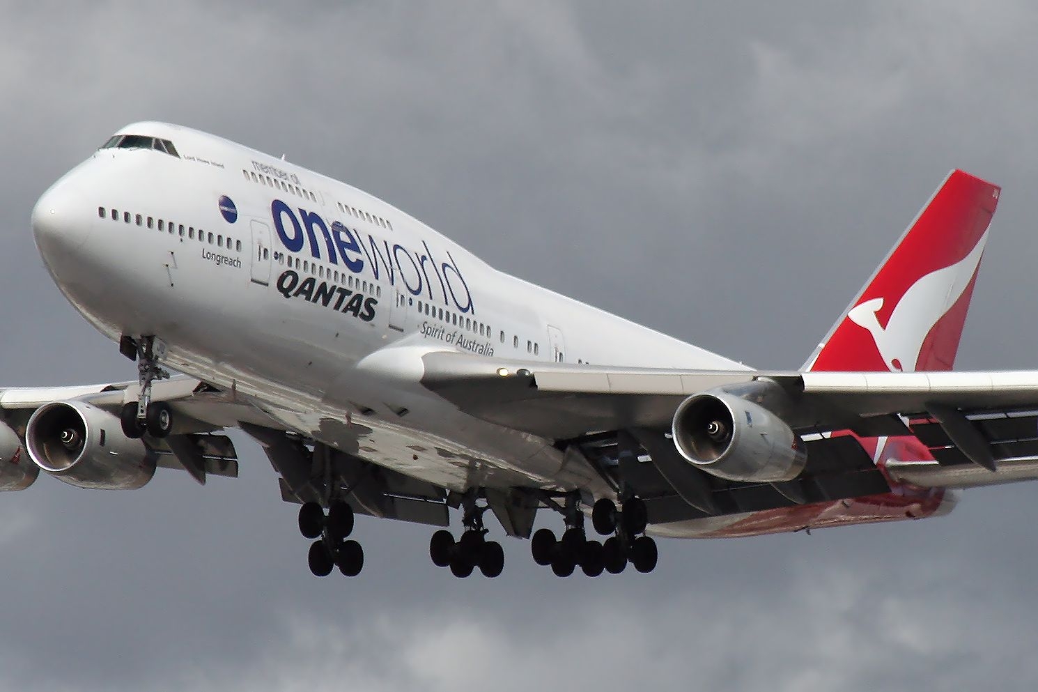 Perth Airport Spotter's Blog: Qantas QF63 VH-OJU Perth 24.06.11