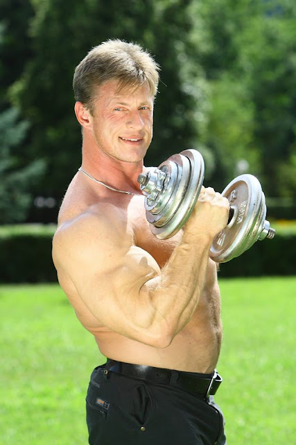 Gruffy Kazakh daddy Igor Ozernoy | World Wide BodyBuilders