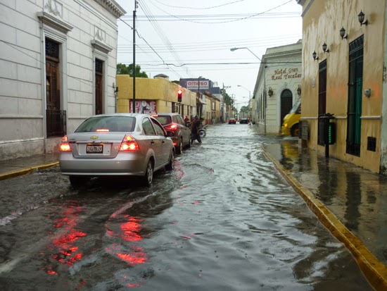 Centro de Mérida queda inundado tras fuerte lluvia - Libertad de ...