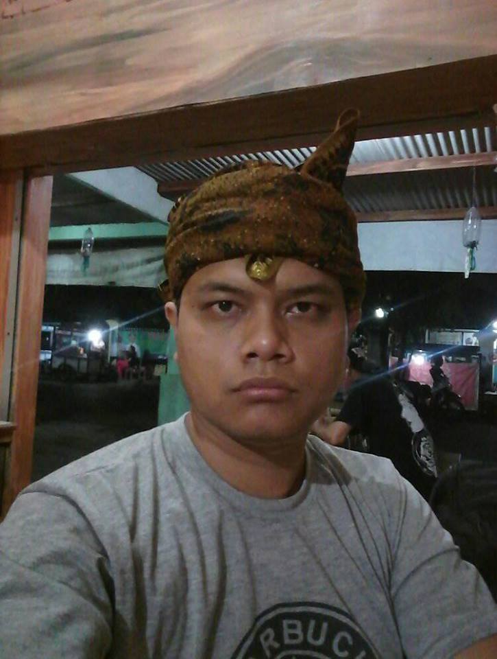 YUSUF NORMAN: BAJU ADAT LUMAJANG YANG TERLUPAKAN