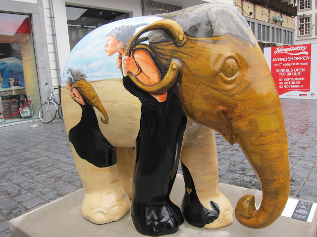 an american in belgië : Olifant Parade