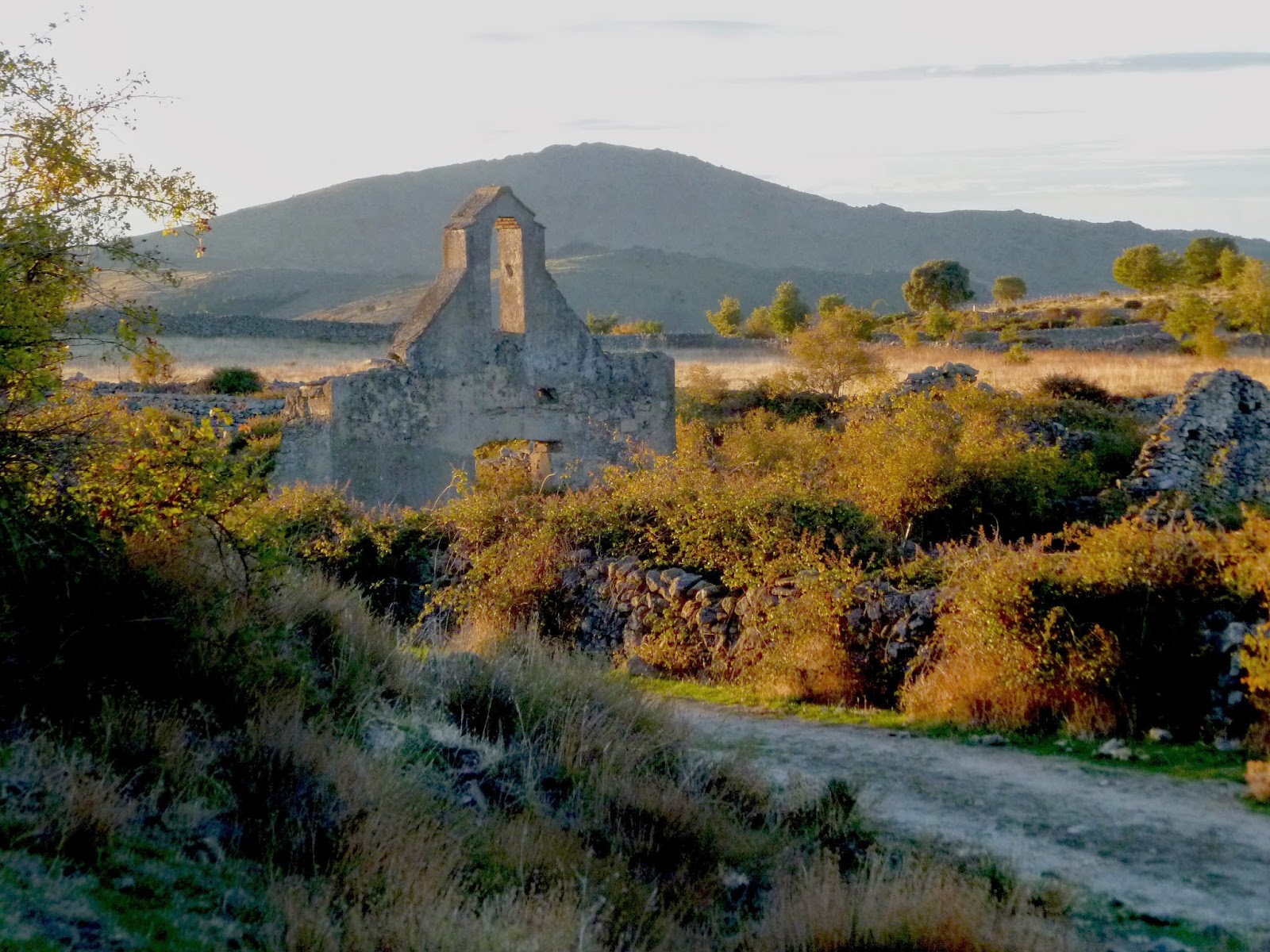 NATURSIERRA: La Lastra, el pueblo de la la ultima mujer lobo