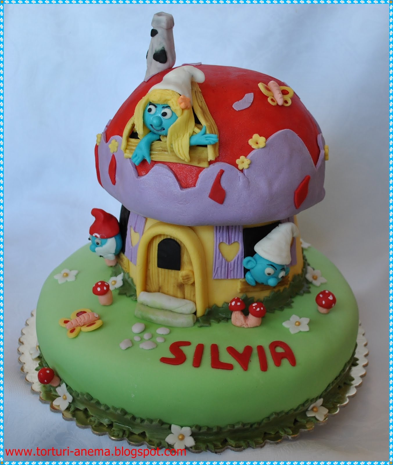 Pasiunea mea dulce...: Tort cu Strumfi (Smurf Cake)