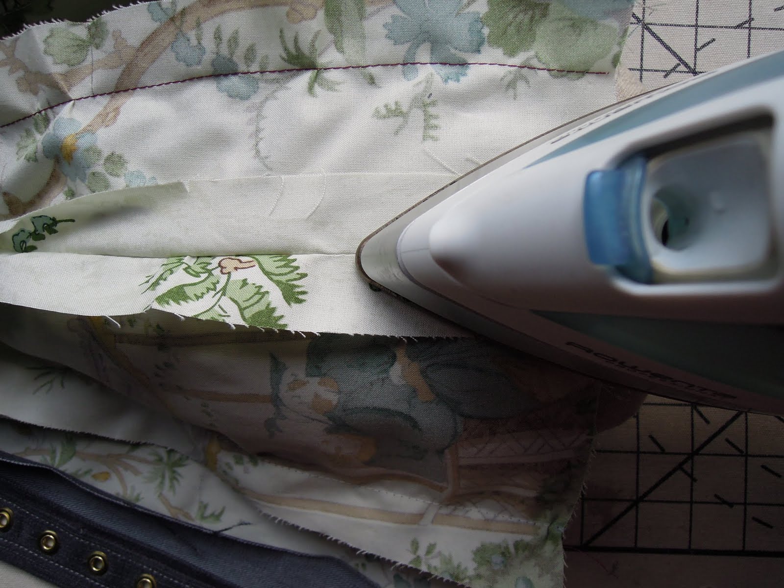 Bridges on the Body: 1911 - sewing the mock-up