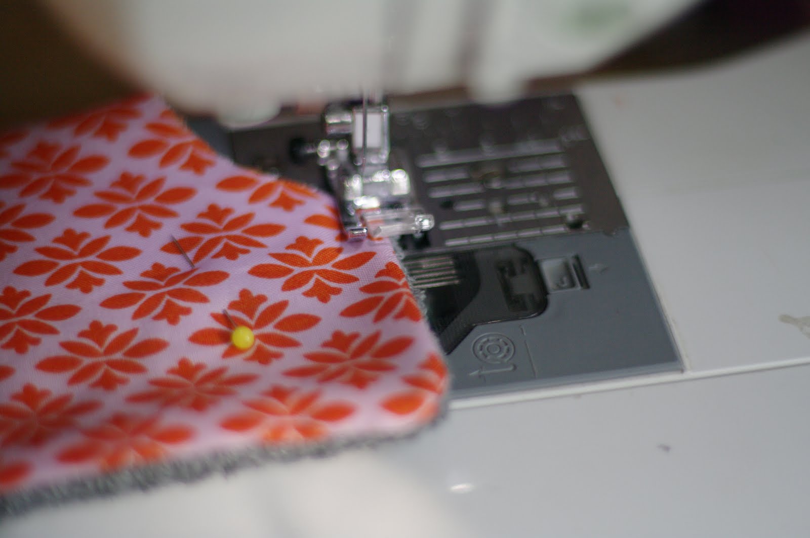 de rerum natura: Bavoir à rallonge pour fratrie partageuse : tutoriel