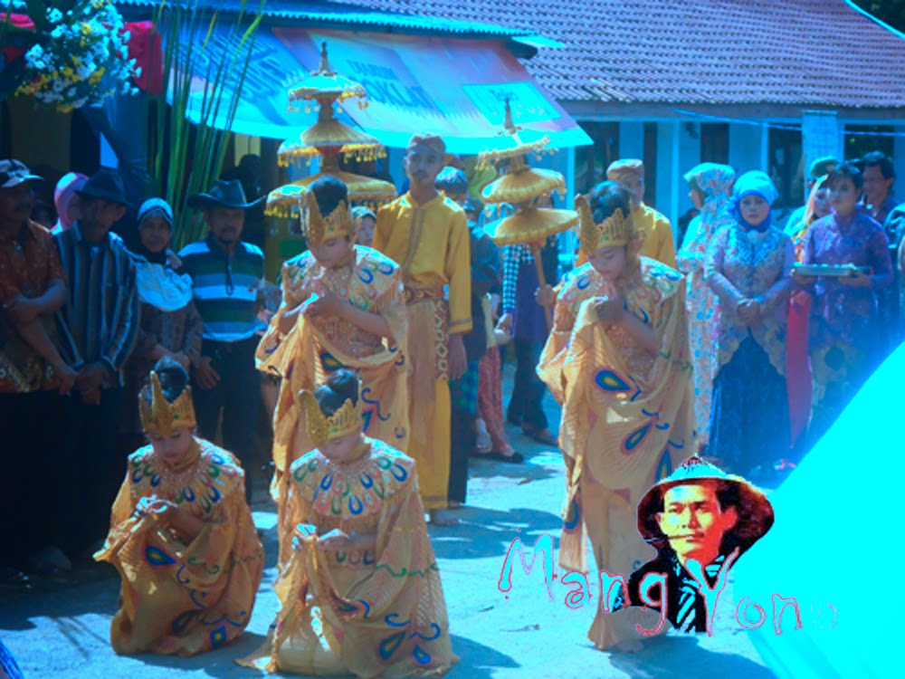 Acara Seni Galura Lengser Mapag Pengantin Sunda di Kampung Gardu ...