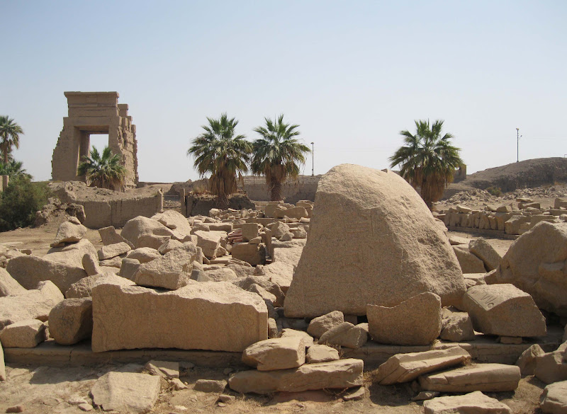 Kaponieeri: Karnakin temppeli