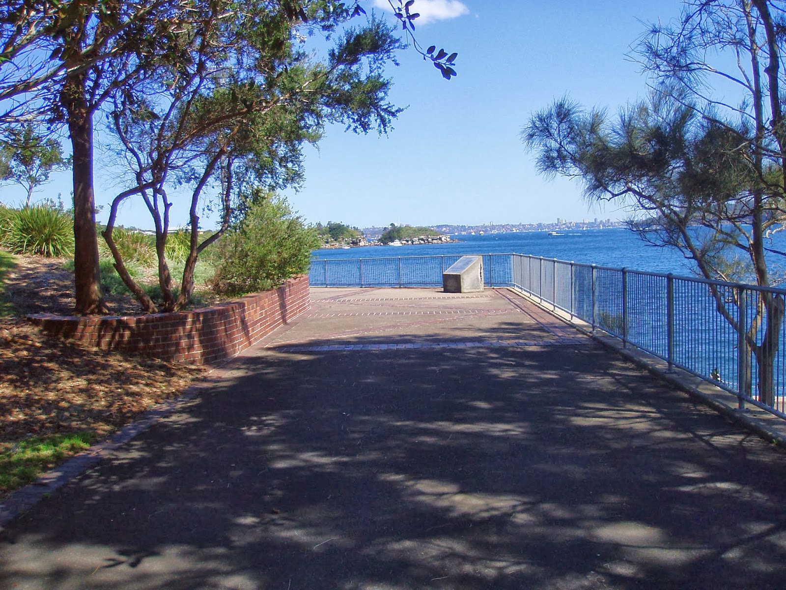 DOGGIE WALKS ON SYDNEY'S NORTHERN BEACHES: LITTLE MANLY POINT