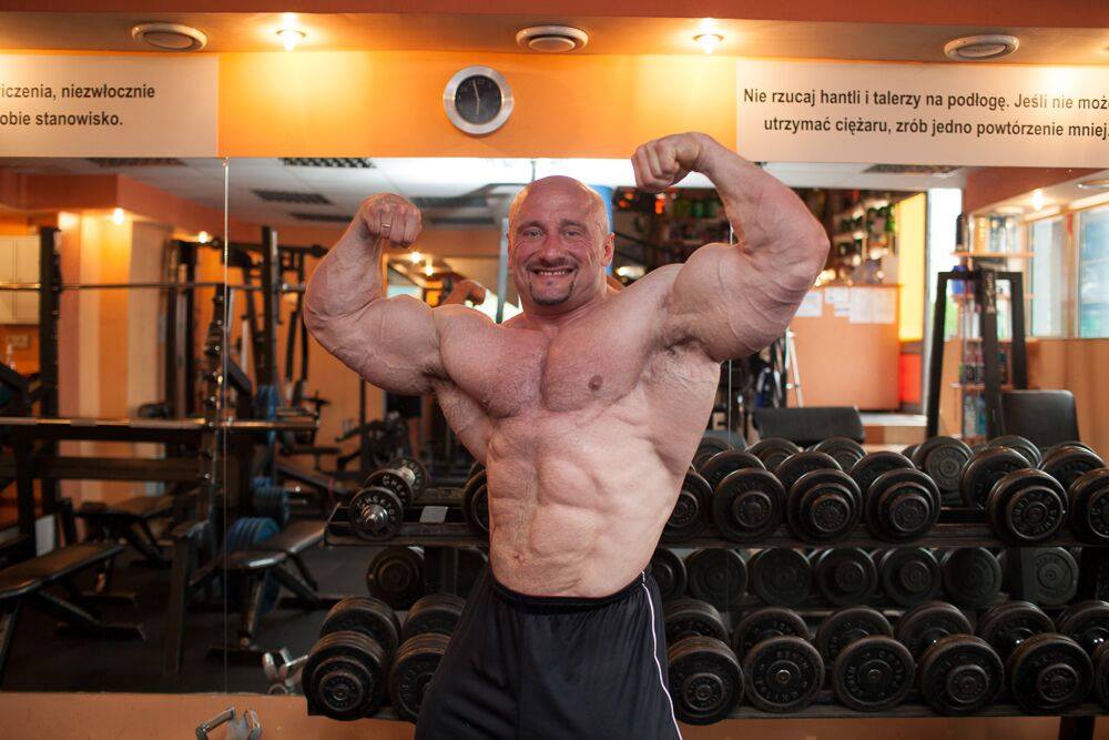 Muscle Lover: Polish IFBB Pro bodybuilder Robert Piotrkowicz (2)