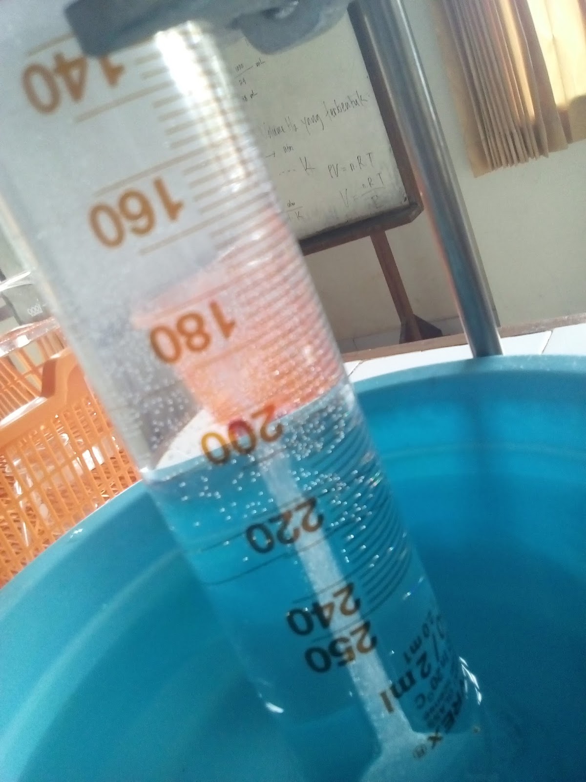 LAPORAN PEREAKSI PEMBATAS ~ Industrial Chemistry'B Stembayo