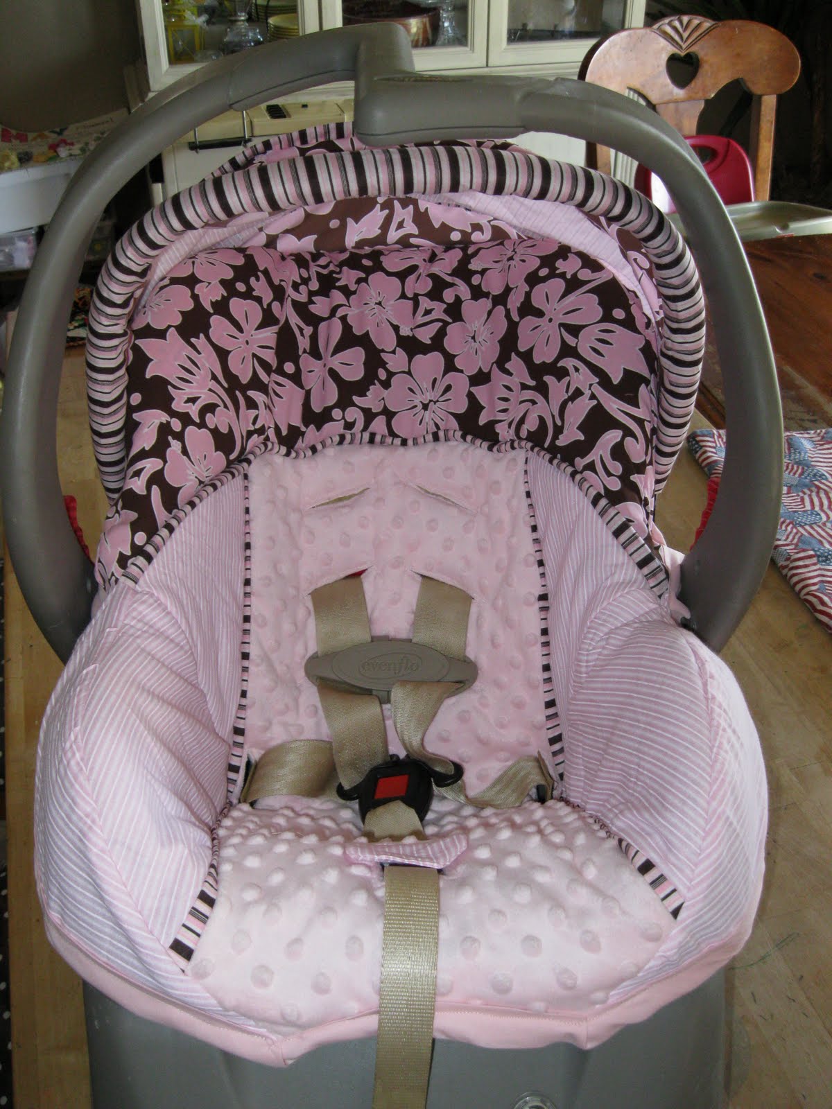 It's So Girly!: Custom Car Seats are Finished!