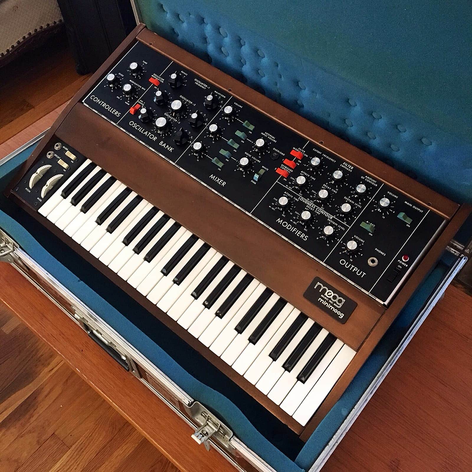 MATRIXSYNTH: Vintage Moog Minimoog Model D 1970s Walnut w OHSC Flight Case