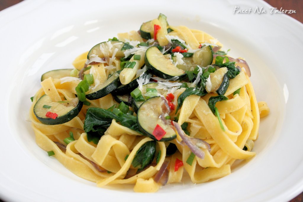 Pasta primavera - cudowne tagliatelle z warzywami | Facet Na Talerzu