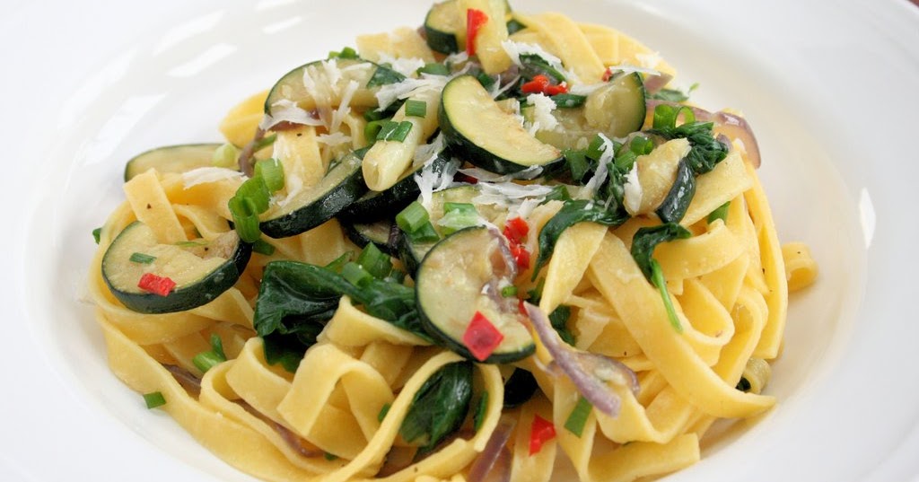 Pasta primavera - cudowne tagliatelle z warzywami | Facet Na Talerzu
