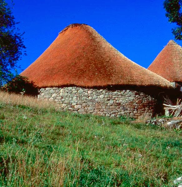 Gran Angular: EL UNIVERSO DE LA PALLOZA. Un hogar de ayer admirado hoy