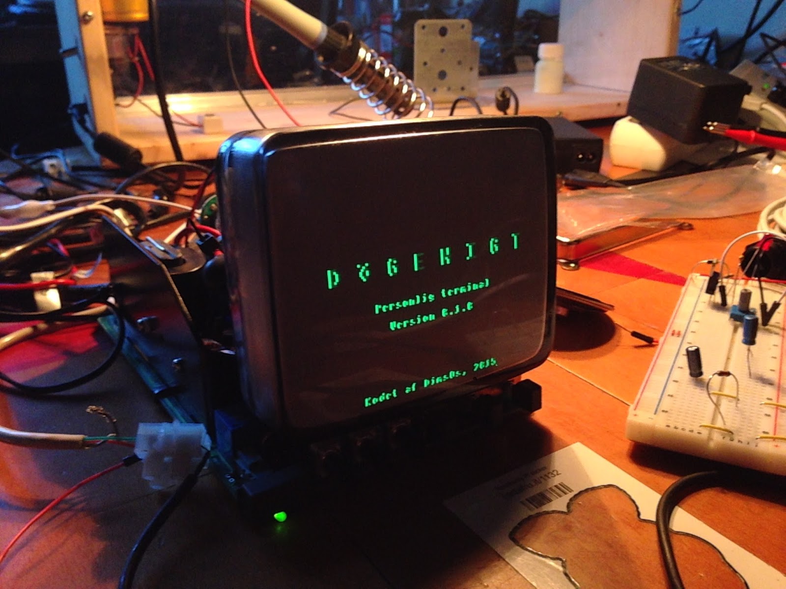 Dögenigt's Lab: DIY Modular #1: Wooden case and CRT-monitors.