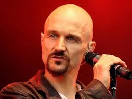 HELDER BARROS: Tim Booth - Uma Voz Refrescante para o Verão, uma voz ...