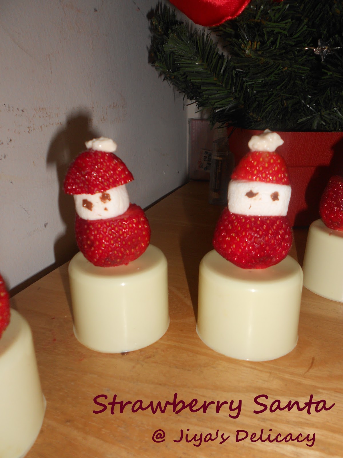 Jiya's Delicacy: Santa Strawberries - Edible Santa