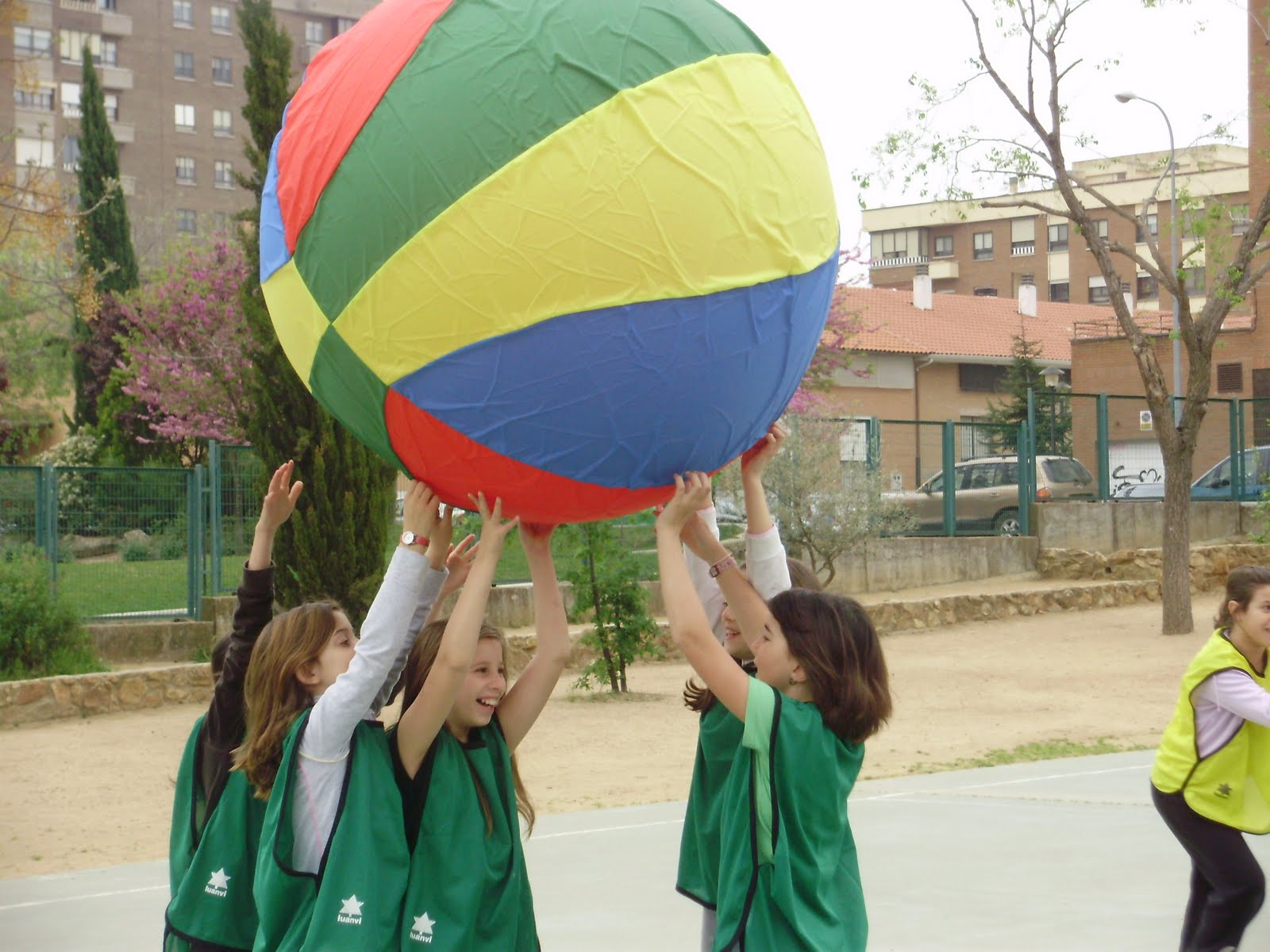Más Educación Física: Llega el Kinball