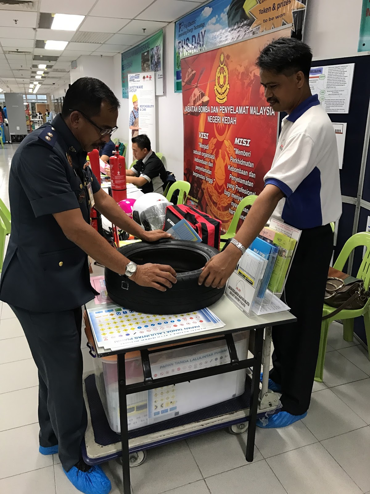 Pameran Keselamatan Jalan Raya bertempat di Fuji Electric (M) Sdn.Bhd ...