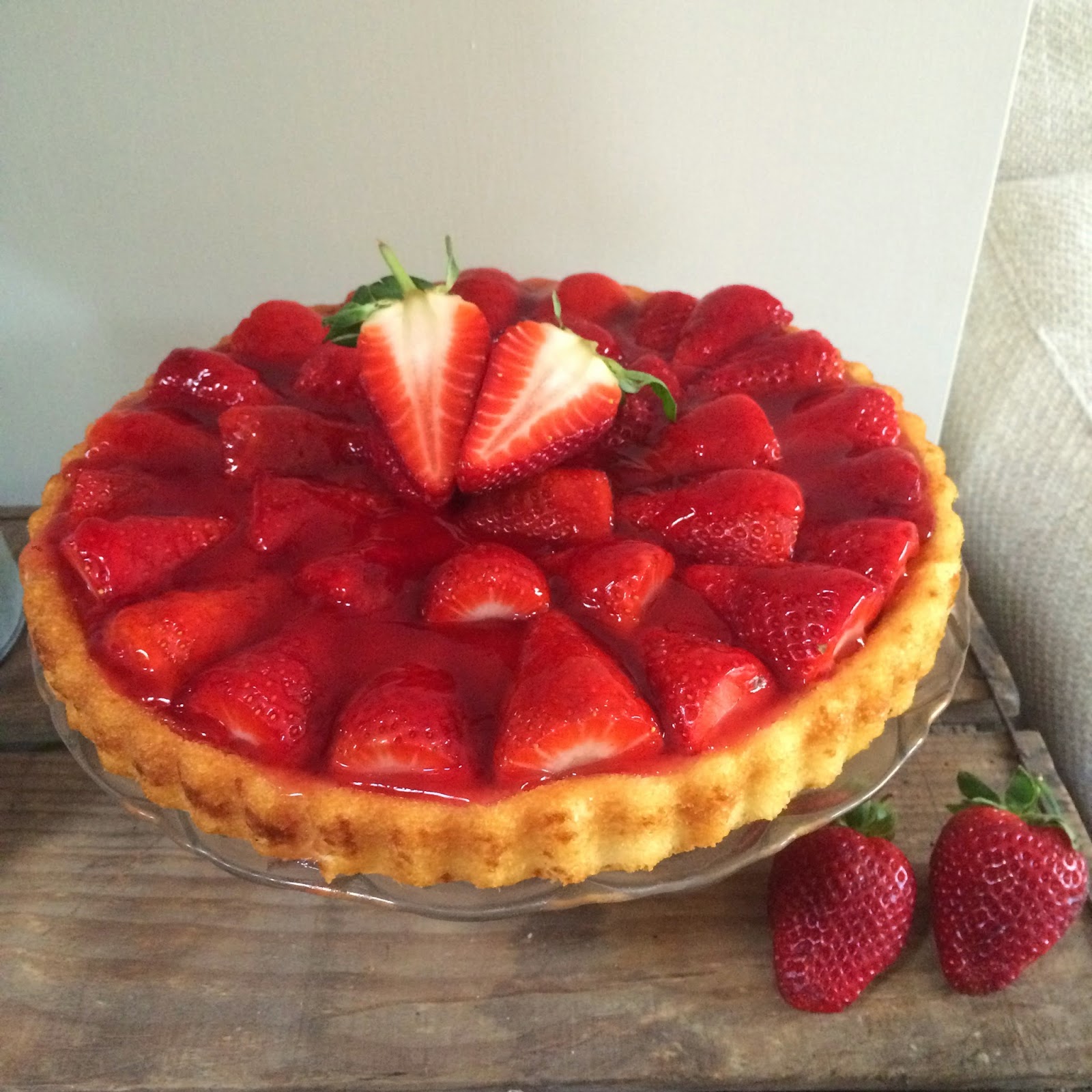 Food - Strawberry Flan - Roses and Rolltops