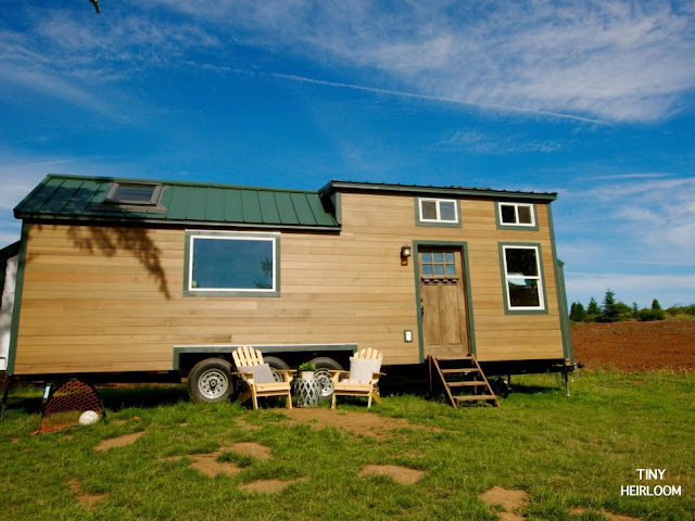 TINY HOUSE TOWN: Tiny Rustic for Six