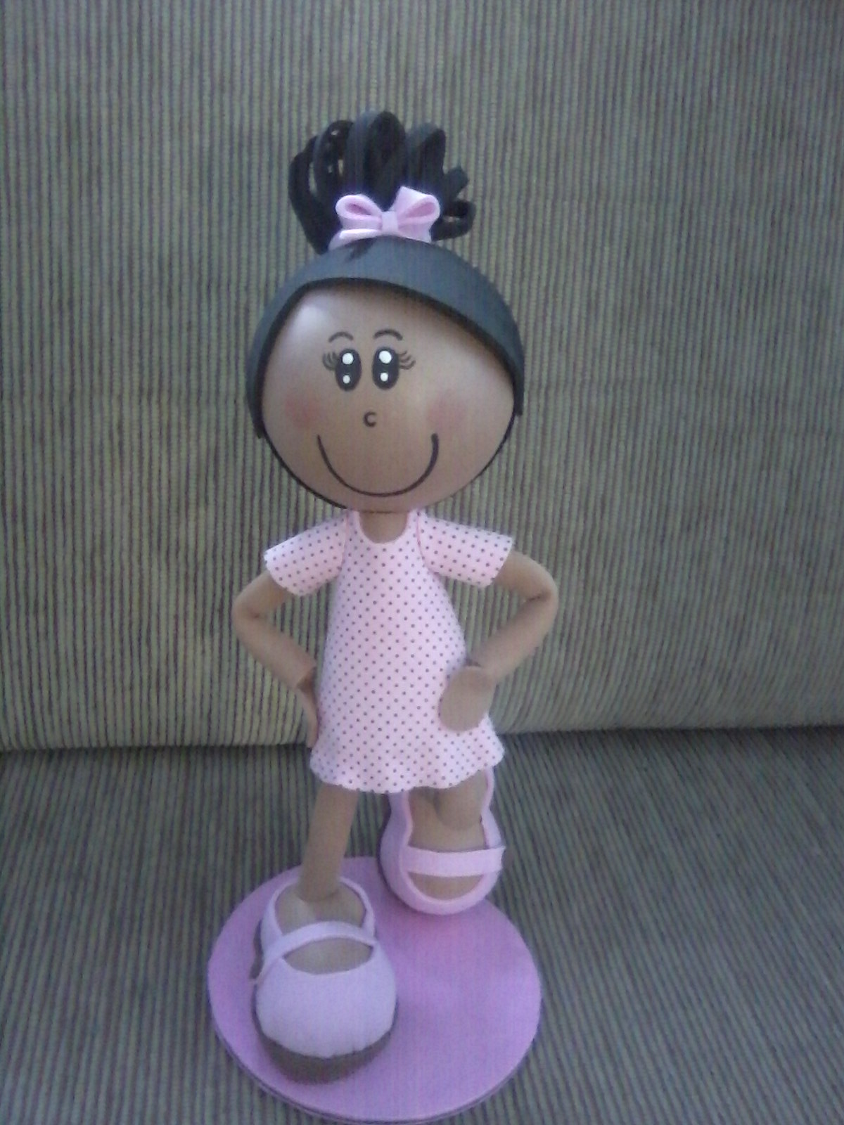 Monique Arte em E.V.A: Boneca em eva 3D - com coque Rosa - Marrom