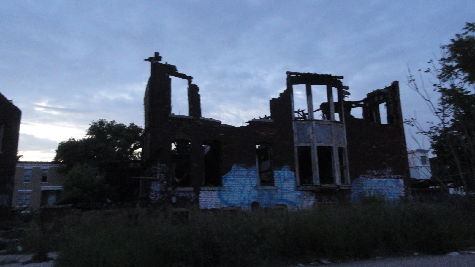 8 feet: Through deserted Detroit to Niagara Falls