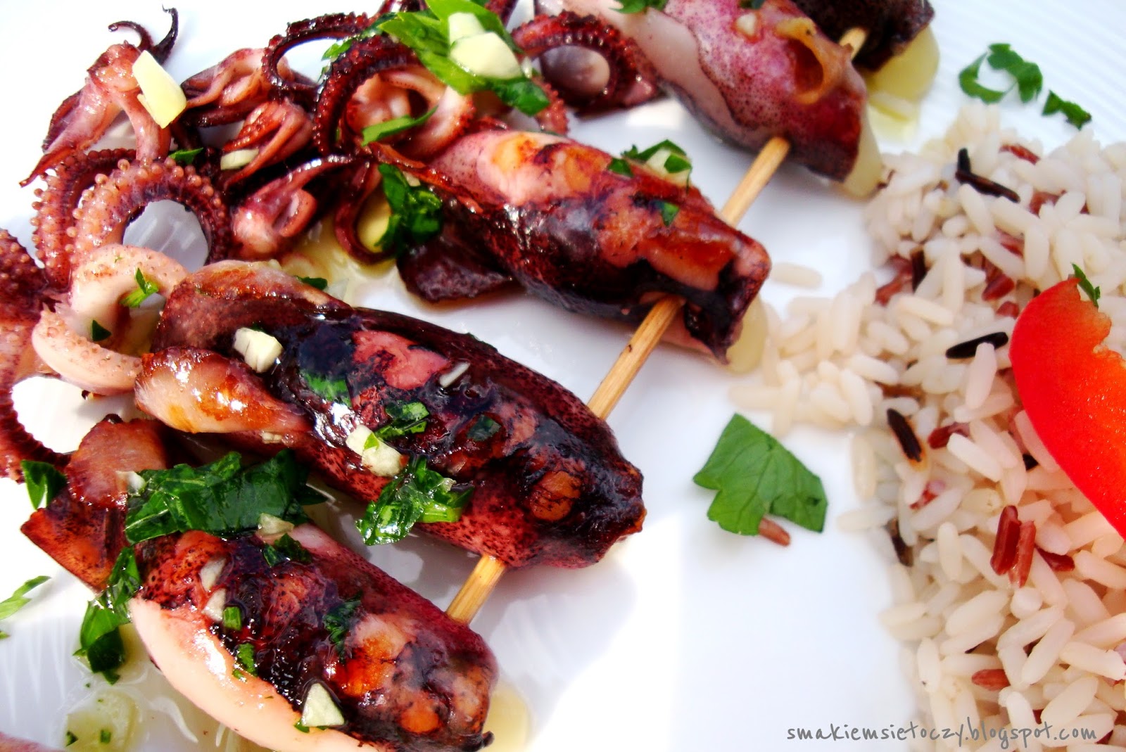 Życie smakiem się toczy...: Kalmary nadziewane serem i długo ...