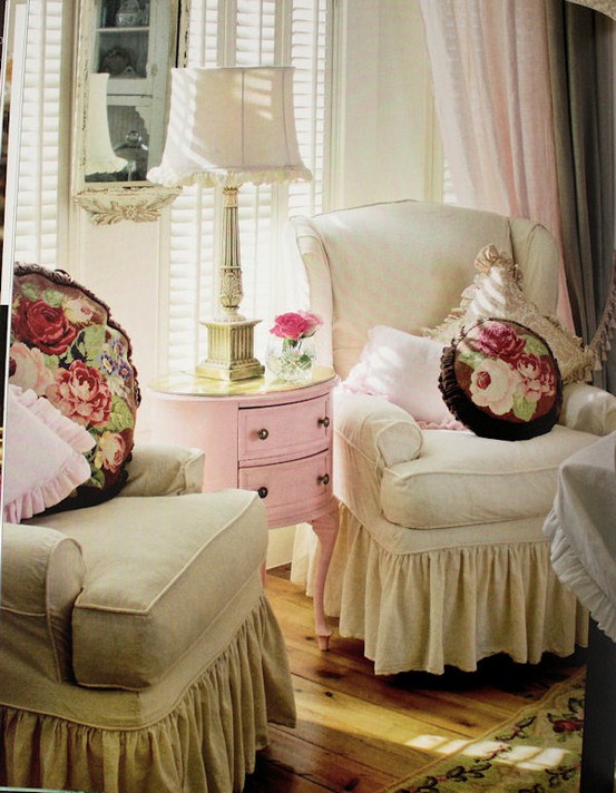 Eye For Design: Decorating Rose Patterned Interiors