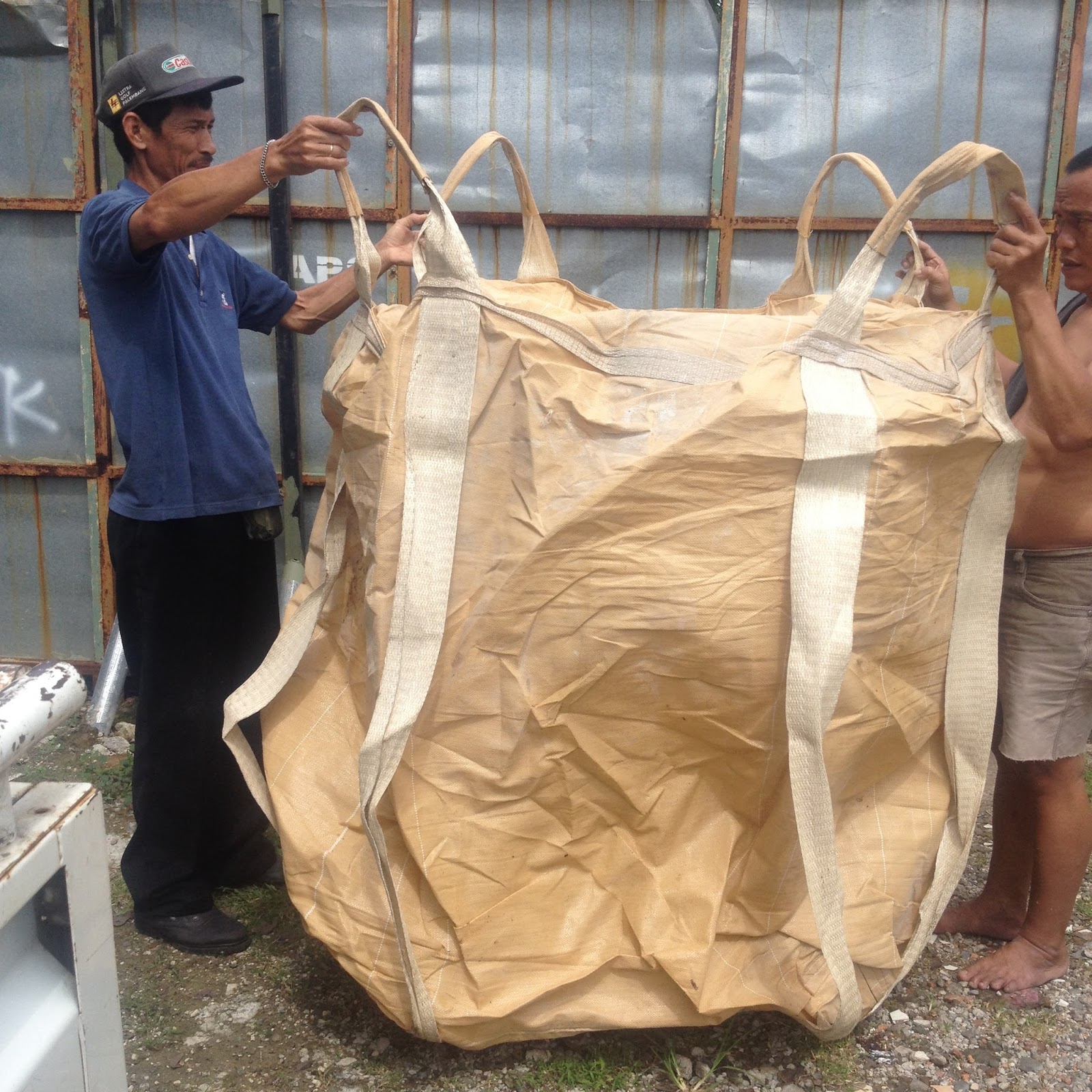 kami menyediakan jumbo bag / big bag kondisi baru dan bekas