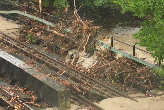 Jim's Loire: Kingussie: more photos of the flooding