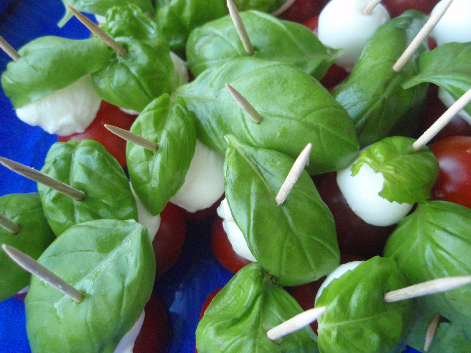 Cätu köögitoimetused: Tomati- mozzarella tikud