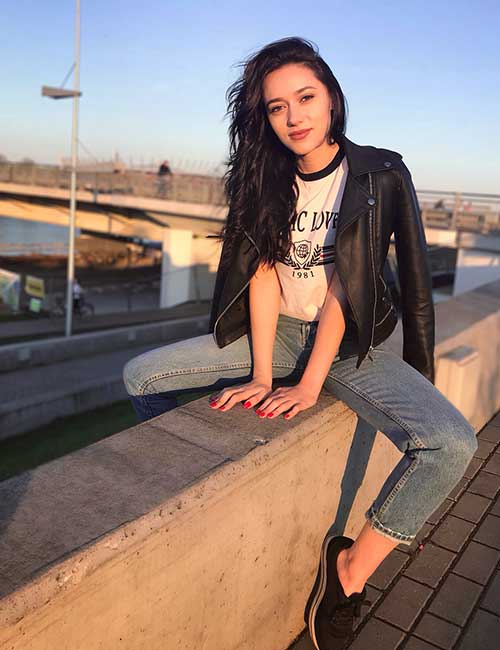 10+ How To Wear A Leather Jacket – Style Guide