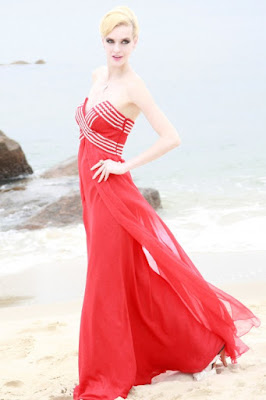 Belle robe bustier de soirée rouge