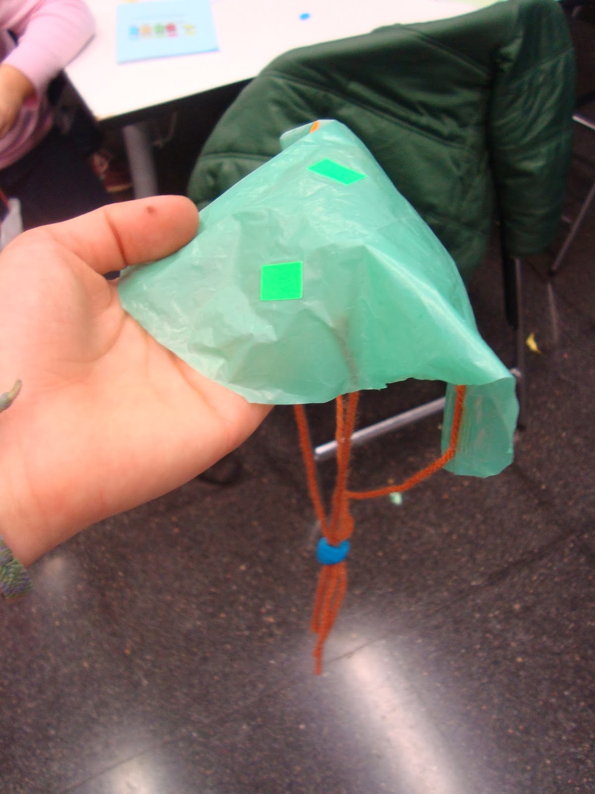 Laboratorio de exerimentos: EXPERIMENTO 7: PARACAÍDAS