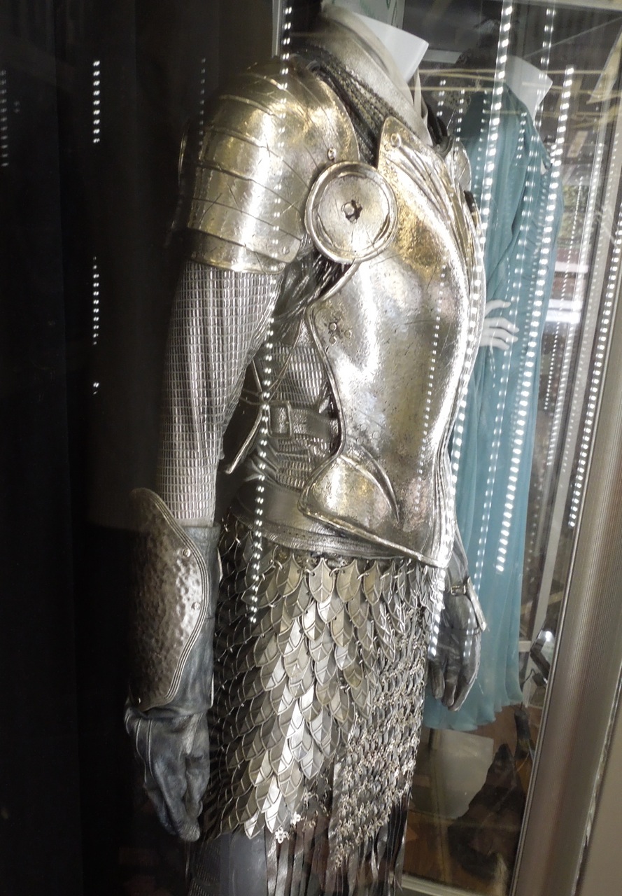 Hollywood Movie Costumes and Props: White Knight armour from Alice in ...