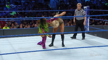 Gifs WWE Oficial: Charlotte Flair