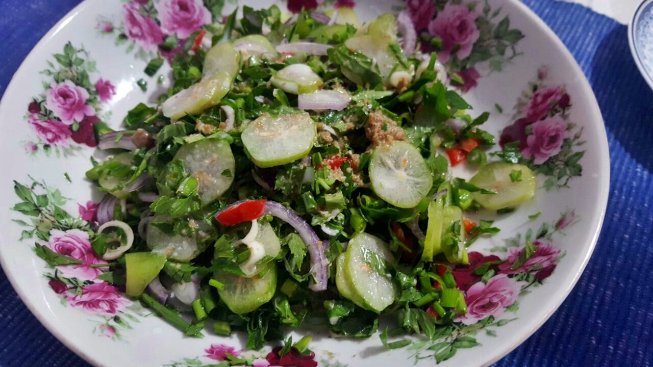 SurayaMSyed: Kerabu Belimbing Buluh dengan Daun Selom