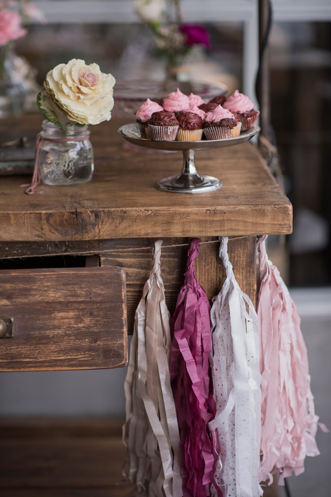 le bianche margherite: a birthday cake topper for Gala