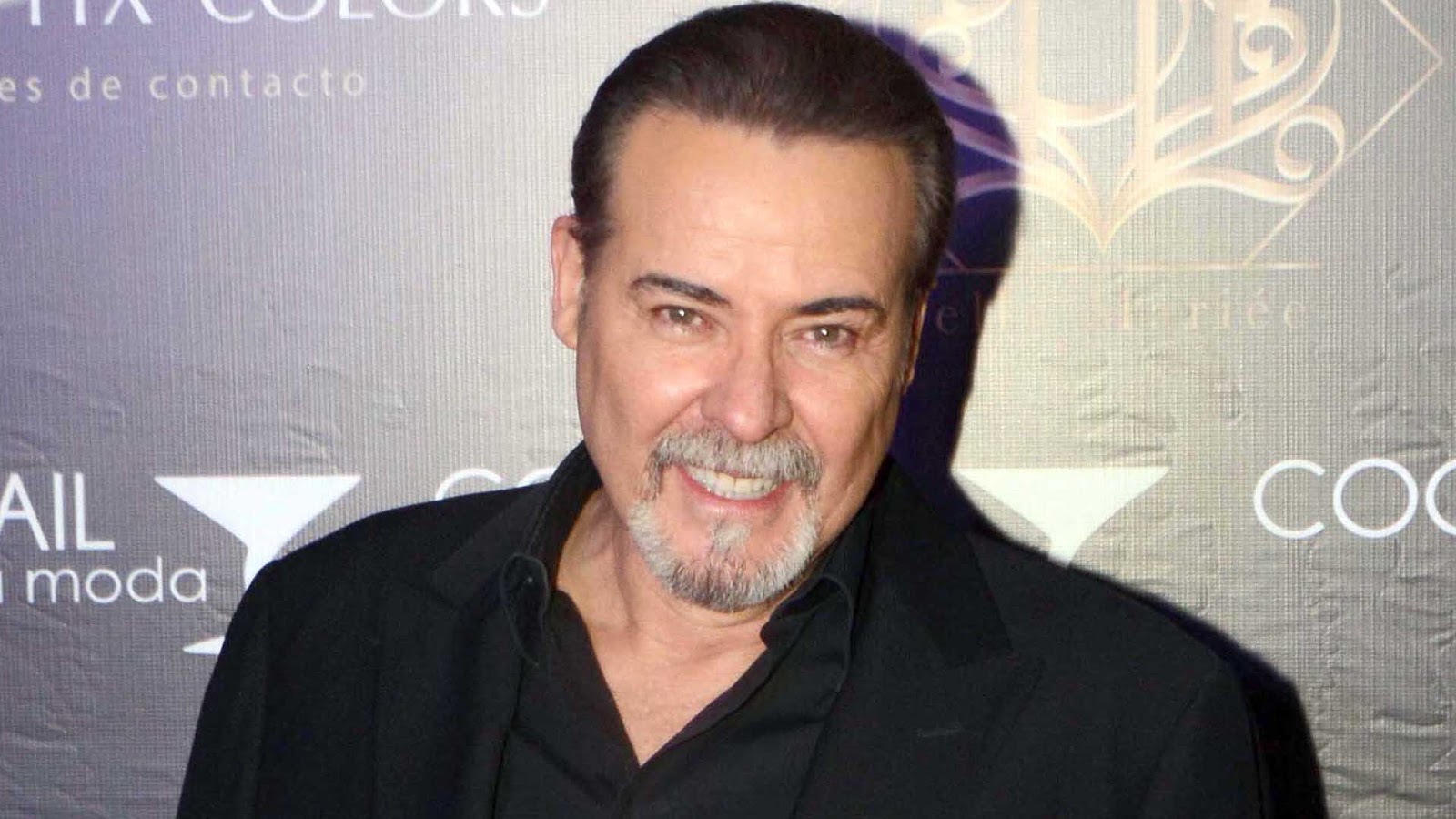 Mundo dos Famosos: Biografia de César Évora