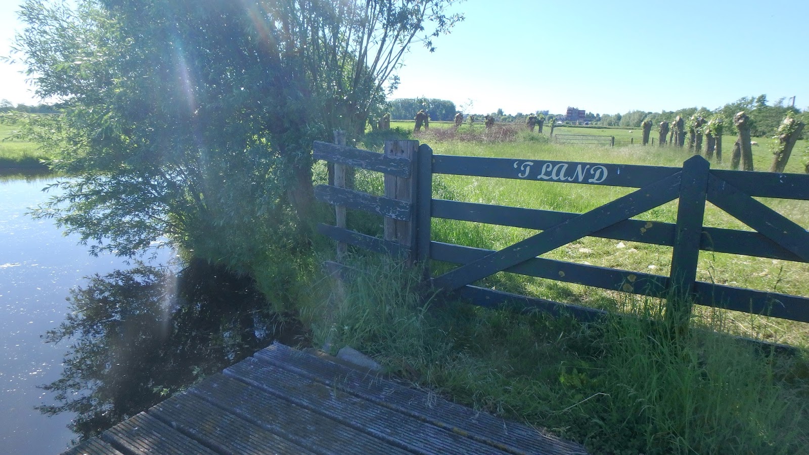 Geocache: In the fence pole